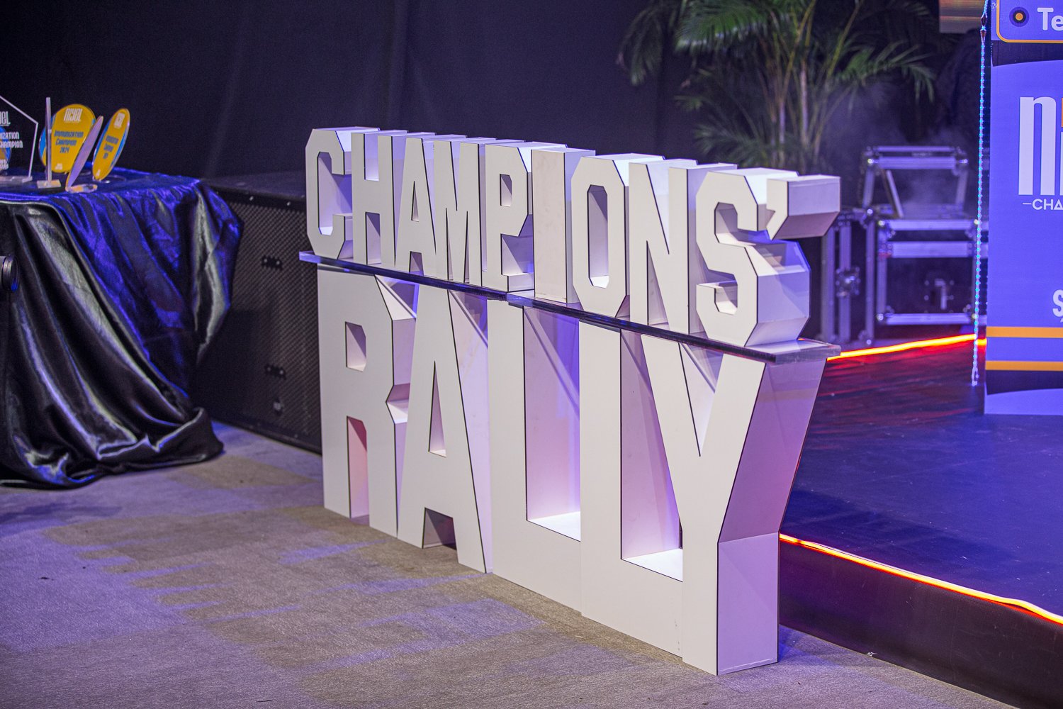 No Flowers? Innovative Decor Ideas to Transform Modern Events - Eventigo